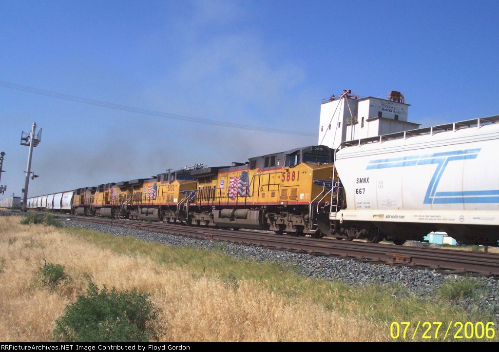 UP 5881 (Distibuted Power)